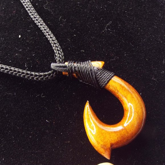 BEAUTIFUL DESIGNER NECKLACE | Jewelry | Vintage Handcarved Maple Claw ...